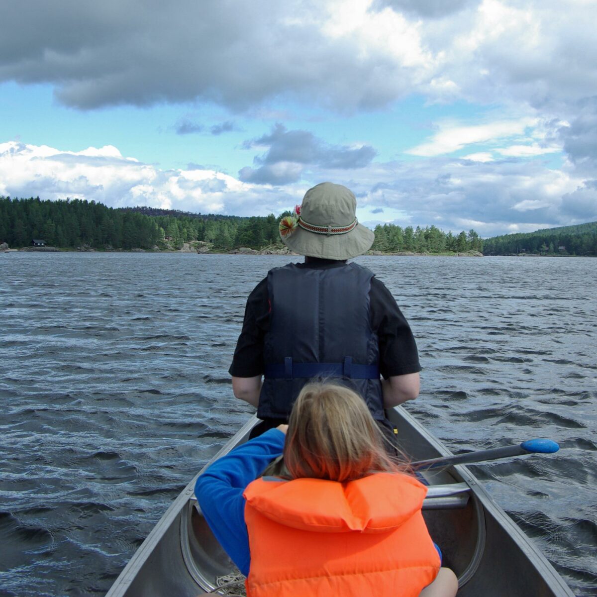 Paddeltour im südlichen Norwegen - auf dem See Ogge nördlich von ...